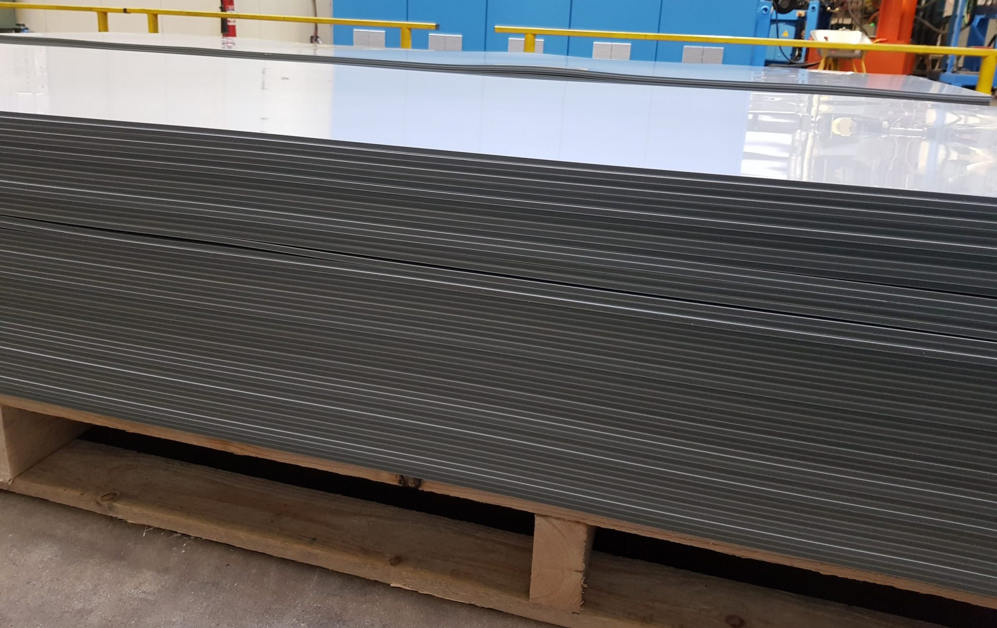 Kompakte plastplater 6 mm farge grå - Sørbøen Bygg & Landbruk